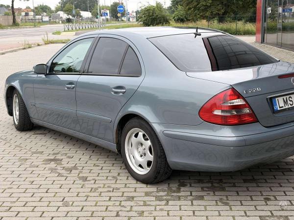 Серый Мерседес E 220 2004 в Клайпеда, объемом двигателя 2.15 л и пробегом 264 тыс. км за 2780 €, фото 4 на AUTOMOTO.COM.LV