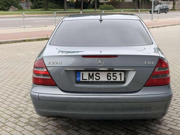 Серый Мерседес E 220 2004 в Клайпеда, объемом двигателя 2.15 л и пробегом 264 тыс. км за 2780 €, фото 5 на AUTOMOTO.COM.LV