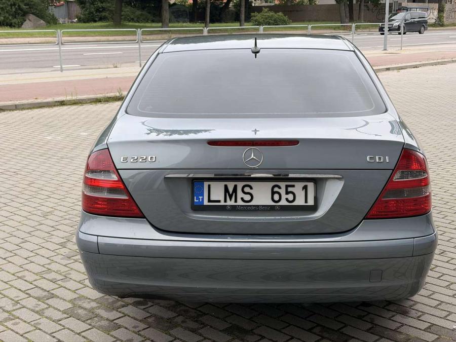 Grey Mercedes-Benz E 220 2004 in Klaipeda, with an engine capacity of 2.15 L and mileage of 264 thousand km for 2780 €, photo 6 on AUTOMOTO.COM.LV
