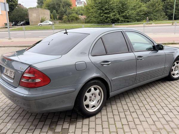 Серый Мерседес E 220 2004 в Клайпеда, объемом двигателя 2.15 л и пробегом 264 тыс. км за 2780 €, фото 6 на AUTOMOTO.COM.LV