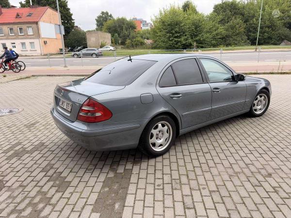 Серый Мерседес E 220 2004 в Клайпеда, объемом двигателя 2.15 л и пробегом 264 тыс. км за 2780 €, фото 7 на AUTOMOTO.COM.LV