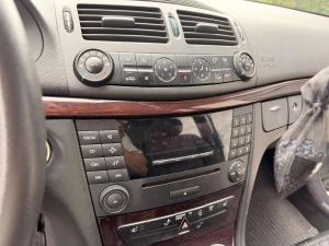 Grey Mercedes-Benz E 220 2004 in Klaipeda, with an engine capacity of 2.15 L and mileage of 264 thousand km for 2780 €, photo 13 on AUTOMOTO.COM.LV