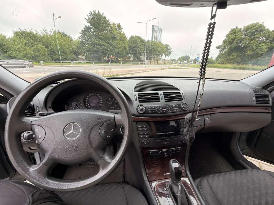 Grey Mercedes-Benz E 220 2004 in Klaipeda, with an engine capacity of 2.15 L and mileage of 264 thousand km for 2780 €, photo 15 on AUTOMOTO.COM.LV