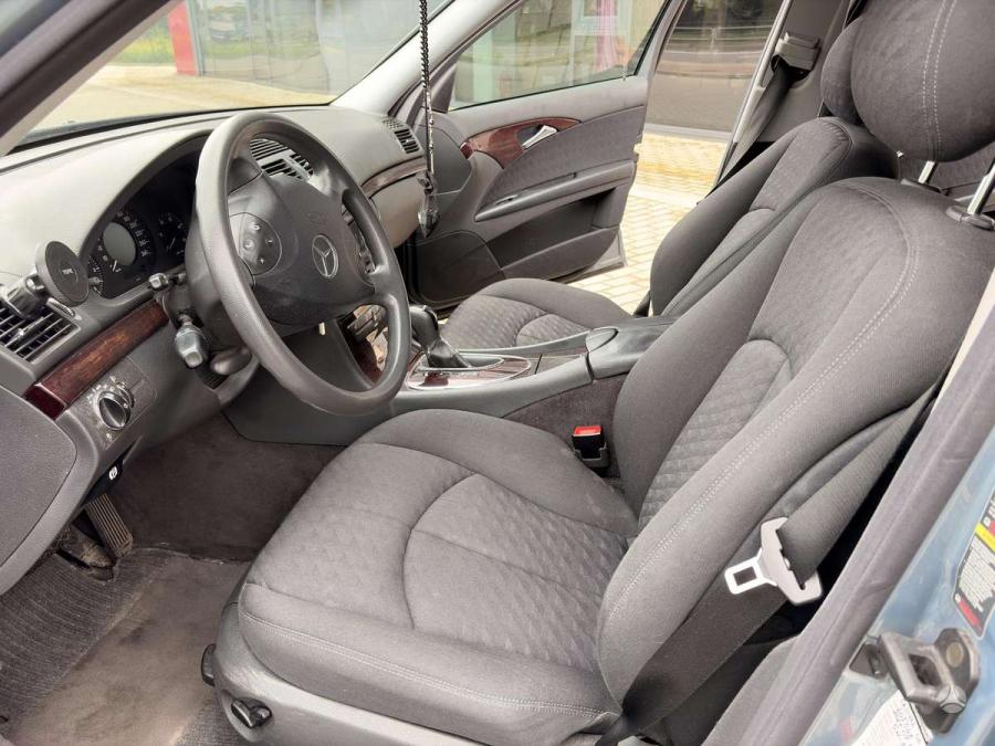 Grey Mercedes-Benz E 220 2004 in Klaipeda, with an engine capacity of 2.15 L and mileage of 264 thousand km for 2780 €, photo 19 on AUTOMOTO.COM.LV