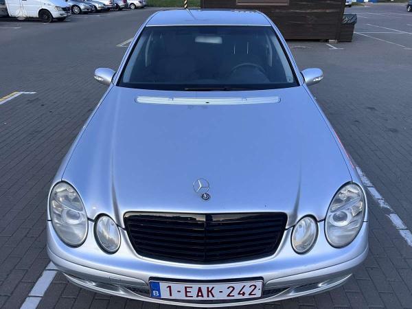Pelēks Mercedes-Benz E 220 2004 Marijampole, ar dzinēja tilpumu 2.15 L un nobraukumu 266 tūkst. km par 2450 €, foto 1 vietnē AUTOMOTO.COM.LV