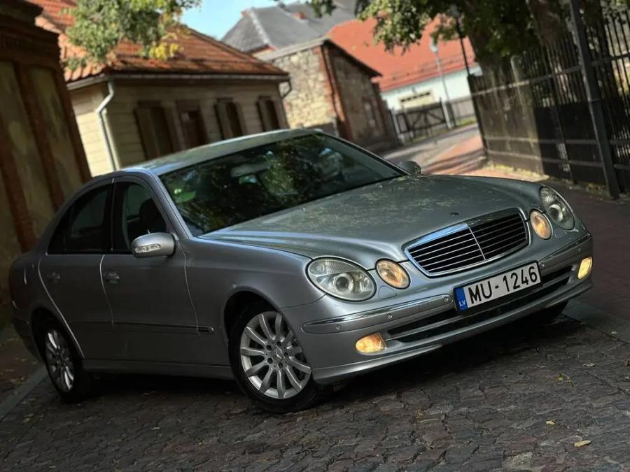 Серый Мерседес E 220 2004 в Цесис, объемом двигателя 2.20 л и пробегом 396 тыс. км за 2990 €, фото 3 на AUTOMOTO.COM.LV