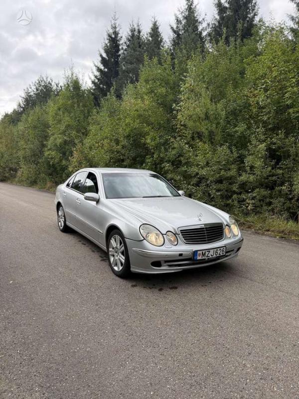 Pelēks Mercedes-Benz E 220 2004 Viļņa, ar dzinēja tilpumu 2.15 L un nobraukumu 341 tūkst. km par 1400 €, foto 4 vietnē AUTOMOTO.COM.LV
