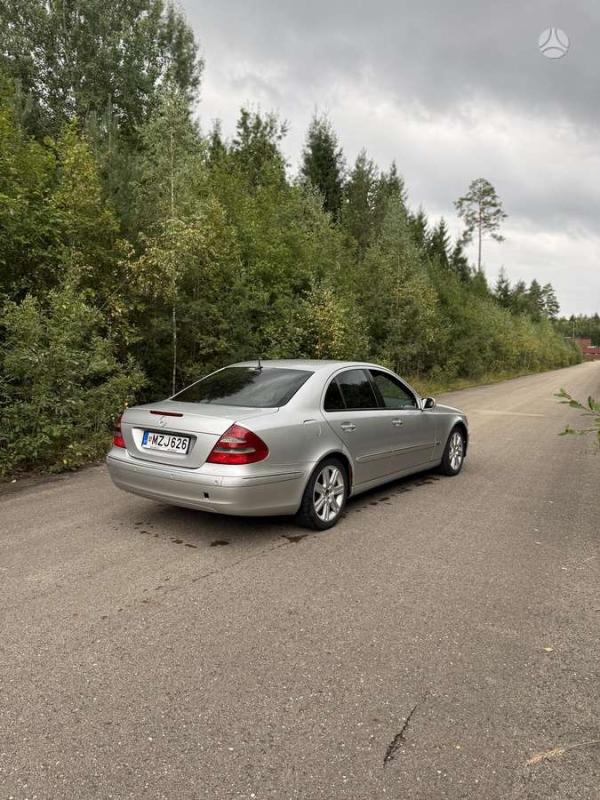 Pelēks Mercedes-Benz E 220 2004 Viļņa, ar dzinēja tilpumu 2.15 L un nobraukumu 341 tūkst. km par 1400 €, foto 5 vietnē AUTOMOTO.COM.LV