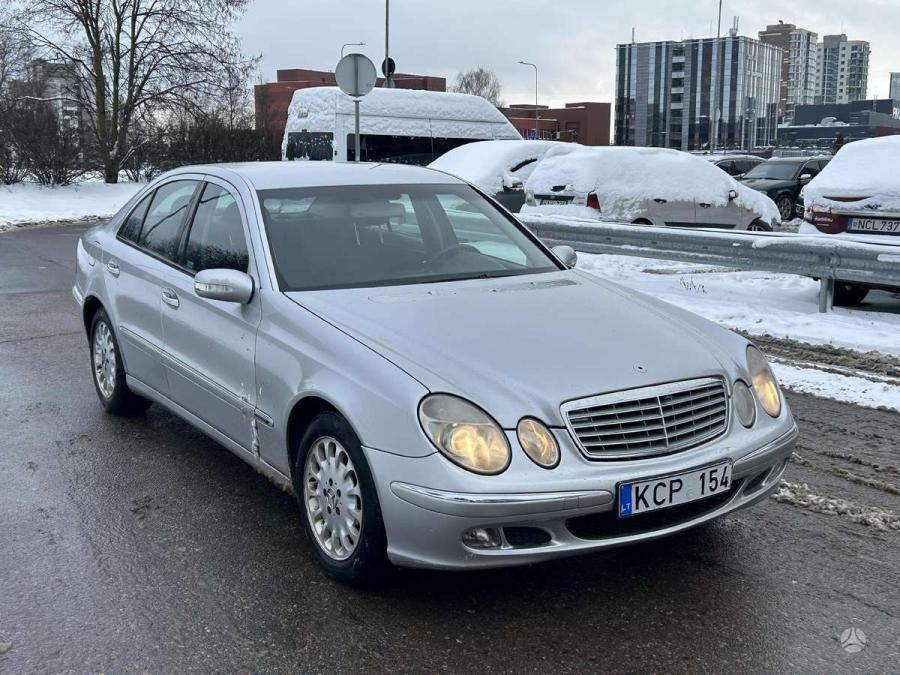 Grey Mercedes-Benz E 220 2005 in Vilnius, with an engine capacity of 2.20 L and mileage of 359 thousand km for 1250 €, photo 3 on AUTOMOTO.COM.LV
