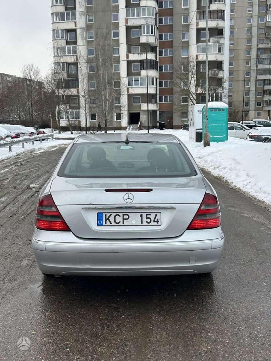 Grey Mercedes-Benz E 220 2005 in Vilnius, with an engine capacity of 2.20 L and mileage of 359 thousand km for 1250 €, photo 5 on AUTOMOTO.COM.LV