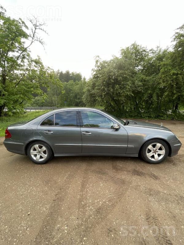 Pelēks Mercedes-Benz E 220 2005 Cēsis, ar dzinēja tilpumu 2.20 L un nobraukumu 402 tūkst. km par 1400 €, foto 3 vietnē AUTOMOTO.COM.LV