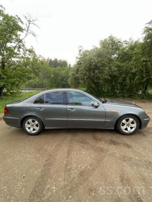 Grey Mercedes-Benz E 220 2005 in Cesis, with an engine capacity of 2.20 L and mileage of 402 thousand km for 1400 €, photo 4 on AUTOMOTO.COM.LV