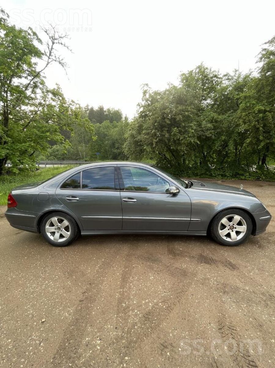Grey Mercedes-Benz E 220 2005 in Cesis, with an engine capacity of 2.20 L and mileage of 402 thousand km for 1400 €, photo 4 on AUTOMOTO.COM.LV