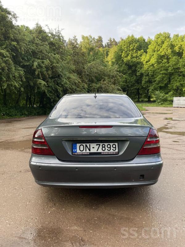 Pelēks Mercedes-Benz E 220 2005 Cēsis, ar dzinēja tilpumu 2.20 L un nobraukumu 402 tūkst. km par 1400 €, foto 4 vietnē AUTOMOTO.COM.LV