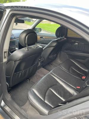 Grey Mercedes-Benz E 220 2005 in Cesis, with an engine capacity of 2.20 L and mileage of 402 thousand km for 1400 €, photo 8 on AUTOMOTO.COM.LV