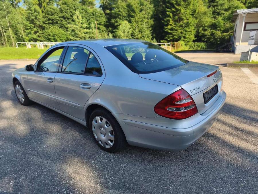 Pelēks Mercedes-Benz E 220 2005 Utena, ar dzinēja tilpumu 2.15 L un nobraukumu 282 tūkst. km par 3250 €, foto 5 vietnē AUTOMOTO.COM.LV
