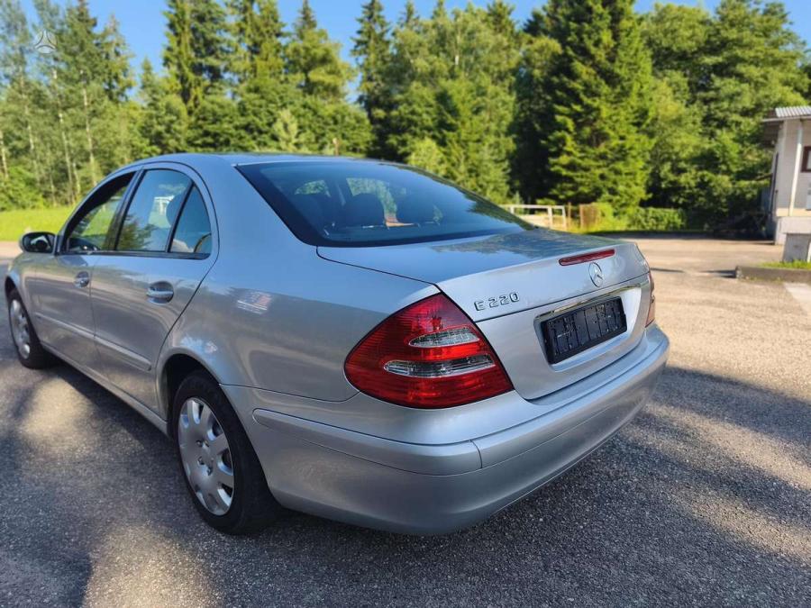 Pelēks Mercedes-Benz E 220 2005 Utena, ar dzinēja tilpumu 2.15 L un nobraukumu 282 tūkst. km par 3250 €, foto 6 vietnē AUTOMOTO.COM.LV