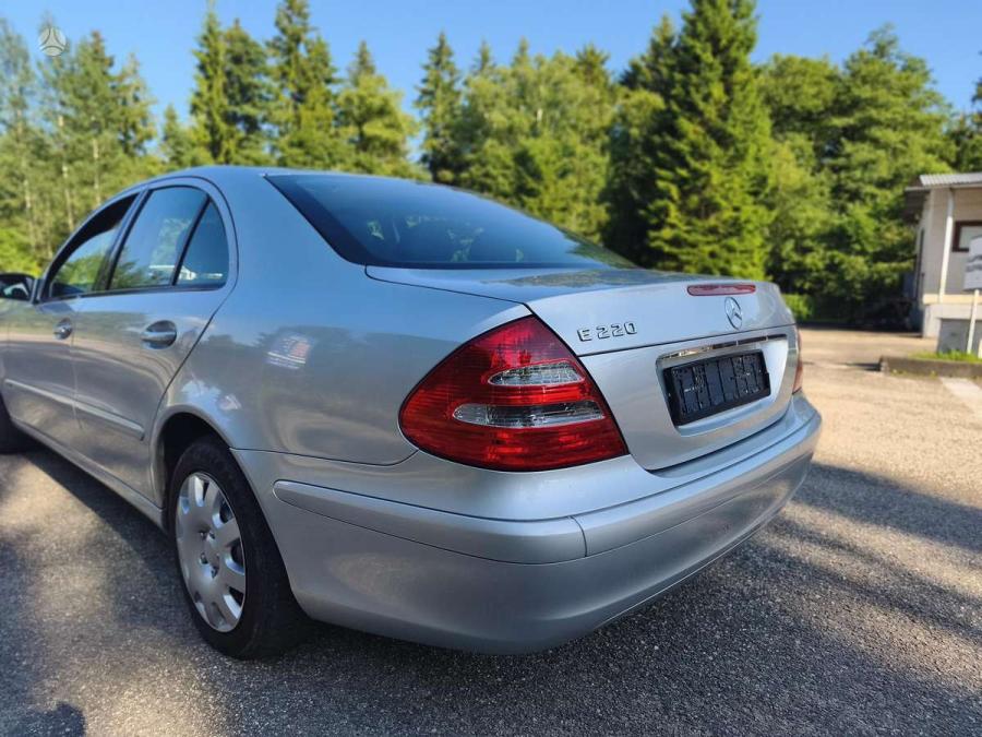 Pelēks Mercedes-Benz E 220 2005 Utena, ar dzinēja tilpumu 2.15 L un nobraukumu 282 tūkst. km par 3250 €, foto 7 vietnē AUTOMOTO.COM.LV