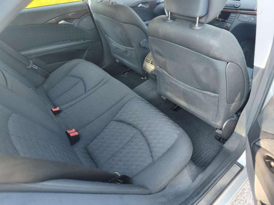 Pelēks Mercedes-Benz E 220 2005 Utena, ar dzinēja tilpumu 2.15 L un nobraukumu 282 tūkst. km par 3250 €, foto 14 vietnē AUTOMOTO.COM.LV