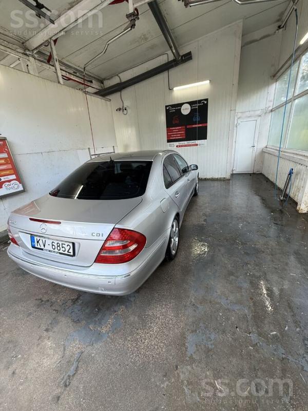 Pelēks Mercedes-Benz E 220 2005 Rīga, ar dzinēja tilpumu 2.20 L un nobraukumu 405 tūkst. km par 3500 €, foto 3 vietnē AUTOMOTO.COM.LV