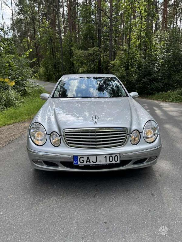 Серый Мерседес E 220 2005 в Вильнюс, объемом двигателя 2.15 л и пробегом 375 тыс. км за 3500 €, фото 4 на AUTOMOTO.COM.LV