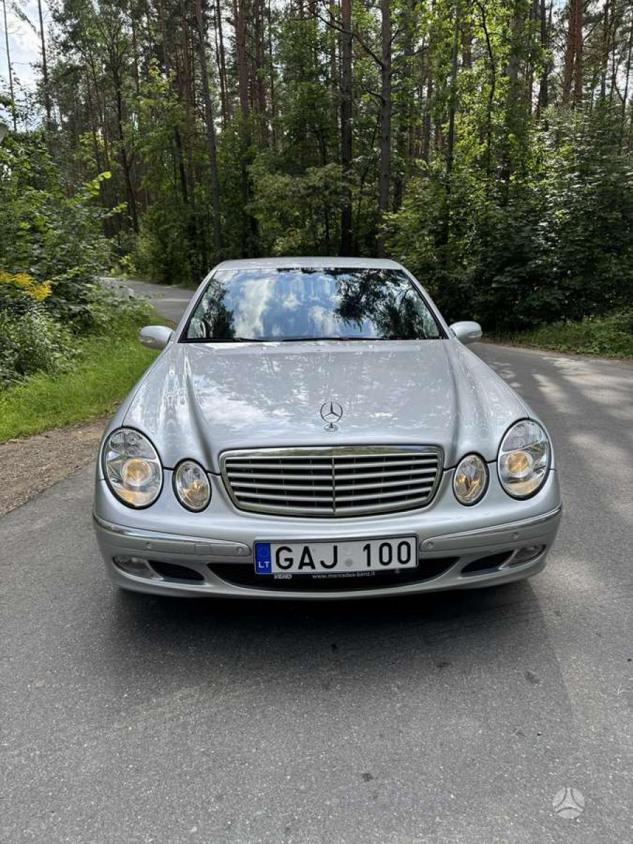 Серый Мерседес E 220 2005 в Вильнюс, объемом двигателя 2.15 л и пробегом 375 тыс. км за 3500 €, фото 4 на AUTOMOTO.COM.LV