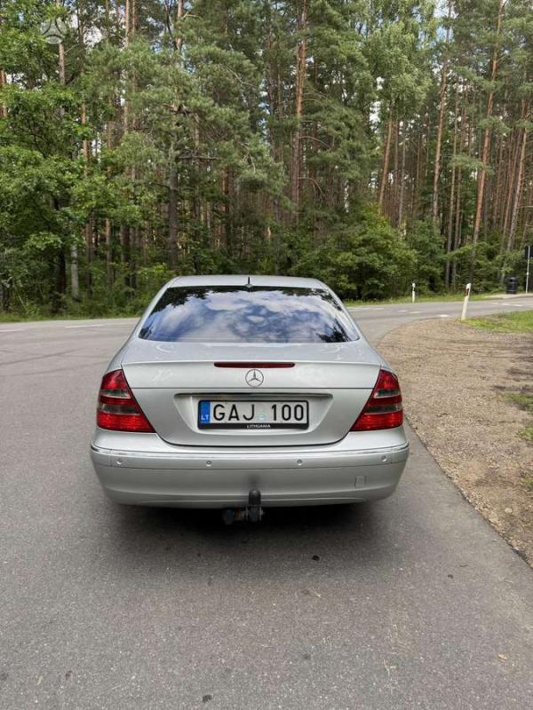 Серый Мерседес E 220 2005 в Вильнюс, объемом двигателя 2.15 л и пробегом 375 тыс. км за 3500 €, фото 8 на AUTOMOTO.COM.LV