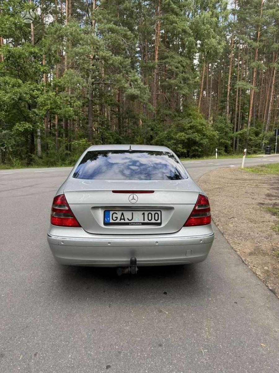Серый Мерседес E 220 2005 в Вильнюс, объемом двигателя 2.15 л и пробегом 375 тыс. км за 3500 €, фото 8 на AUTOMOTO.COM.LV