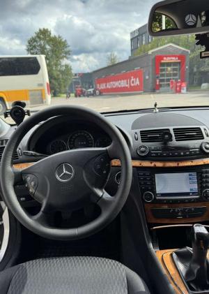 Серый Мерседес E 220 2005 в Вильнюс, объемом двигателя 2.15 л и пробегом 375 тыс. км за 3500 €, фото 10 на AUTOMOTO.COM.LV