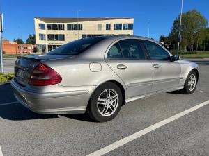 Pelēks Mercedes-Benz E 220 2005 Tallina, ar dzinēja tilpumu 2.10 L un nobraukumu 280 tūkst. km par 2690 €, foto 19 vietnē AUTOMOTO.COM.LV