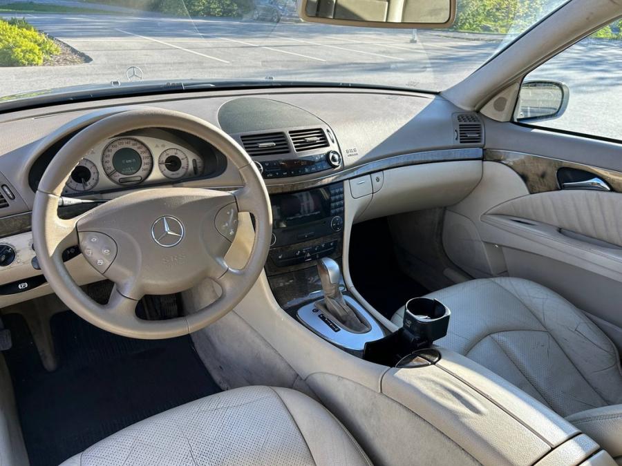 Pelēks Mercedes-Benz E 220 2005 Tallina, ar dzinēja tilpumu 2.10 L un nobraukumu 280 tūkst. km par 2690 €, foto 25 vietnē AUTOMOTO.COM.LV