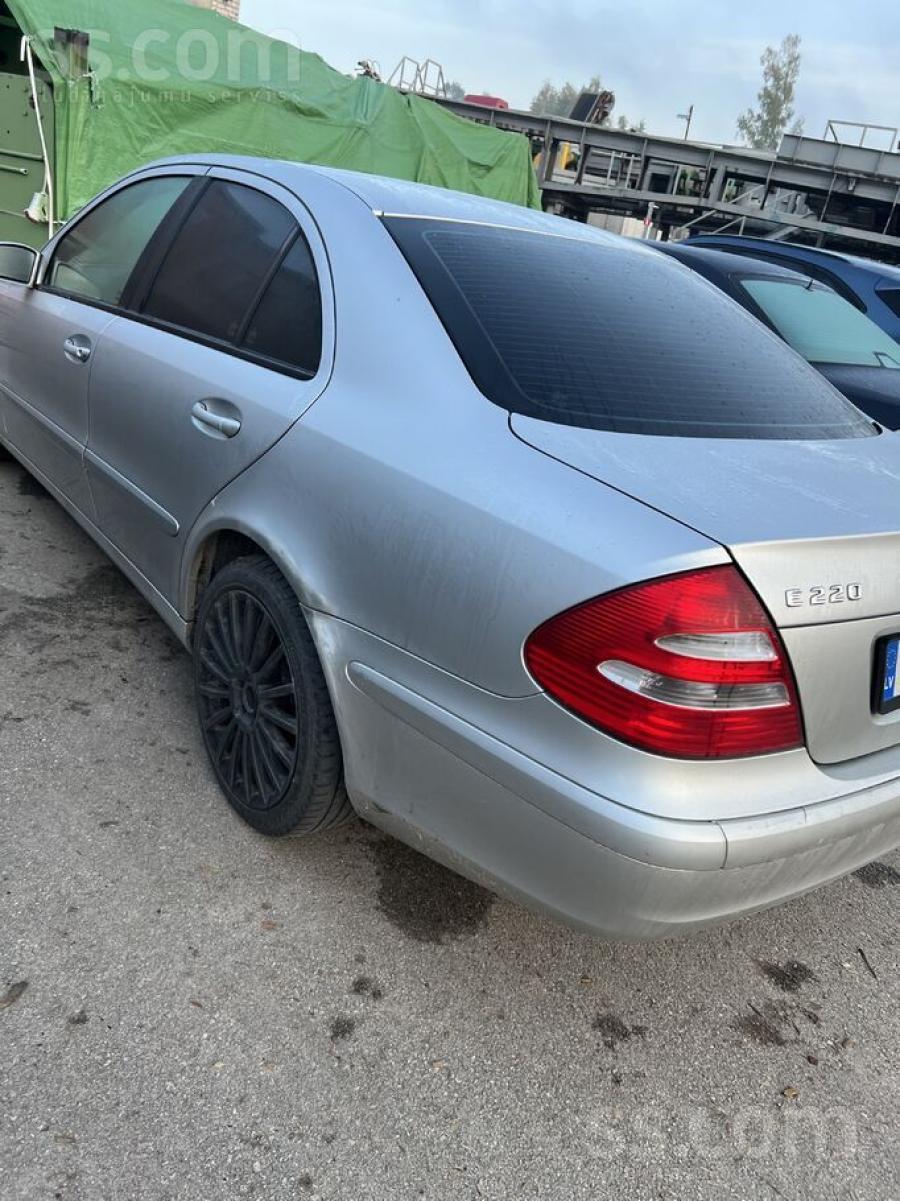 Серый Мерседес E 220 2005 в Мадона, объемом двигателя 2.20 л и пробегом 287 тыс. км за 2500 €, фото 3 на AUTOMOTO.COM.LV