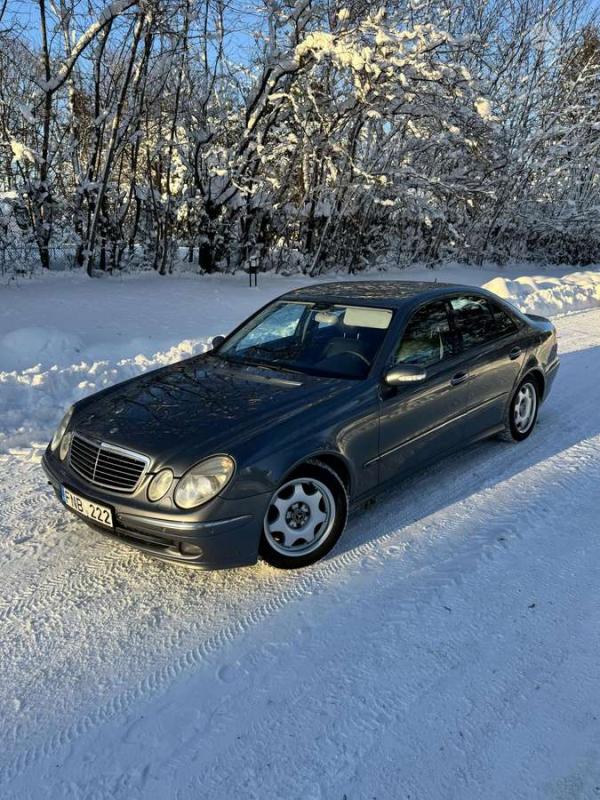 Pelēks Mercedes-Benz E 220 2006 Kretinga, ar dzinēja tilpumu 2.20 L un nobraukumu 512 tūkst. km par 2999 €, foto 1 vietnē AUTOMOTO.COM.LV