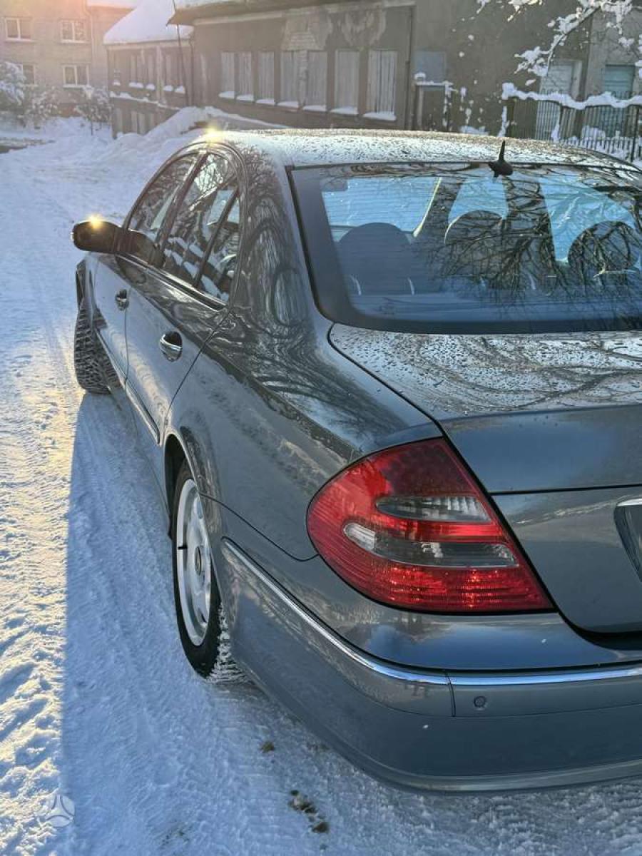Pelēks Mercedes-Benz E 220 2006 Kretinga, ar dzinēja tilpumu 2.20 L un nobraukumu 512 tūkst. km par 2999 €, foto 5 vietnē AUTOMOTO.COM.LV