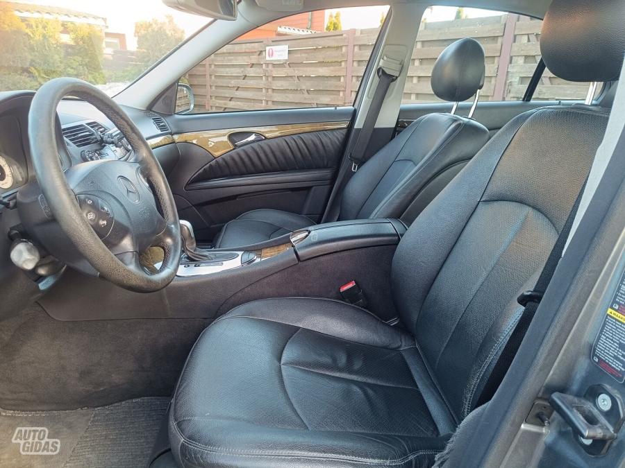 Pelēks Mercedes-Benz E 220 2006 Kretinga, ar dzinēja tilpumu 2.20 L un nobraukumu 512 tūkst. km par 2700 €, foto 10 vietnē AUTOMOTO.COM.LV
