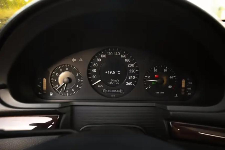 Серый Мерседес E 220 2006 в Елгава, объемом двигателя 2.20 л и пробегом 411 тыс. км за 3333 €, фото 14 на AUTOMOTO.COM.LV