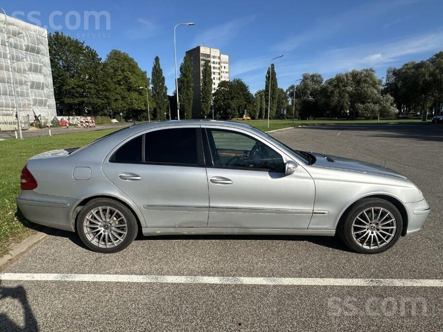Grey Mercedes-Benz E 220 2006 in Riga, with an engine capacity of 2.20 L and mileage of 377 thousand km for 1500 €, photo 4 on AUTOMOTO.COM.LV