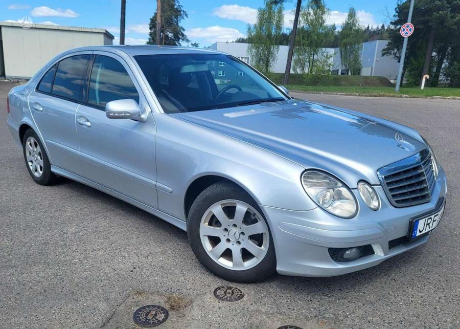 Серый Мерседес E 220 2006 в Вильнюс, объемом двигателя 2.15 л и пробегом 390 тыс. км за 4200 €, фото 3 на AUTOMOTO.COM.LV