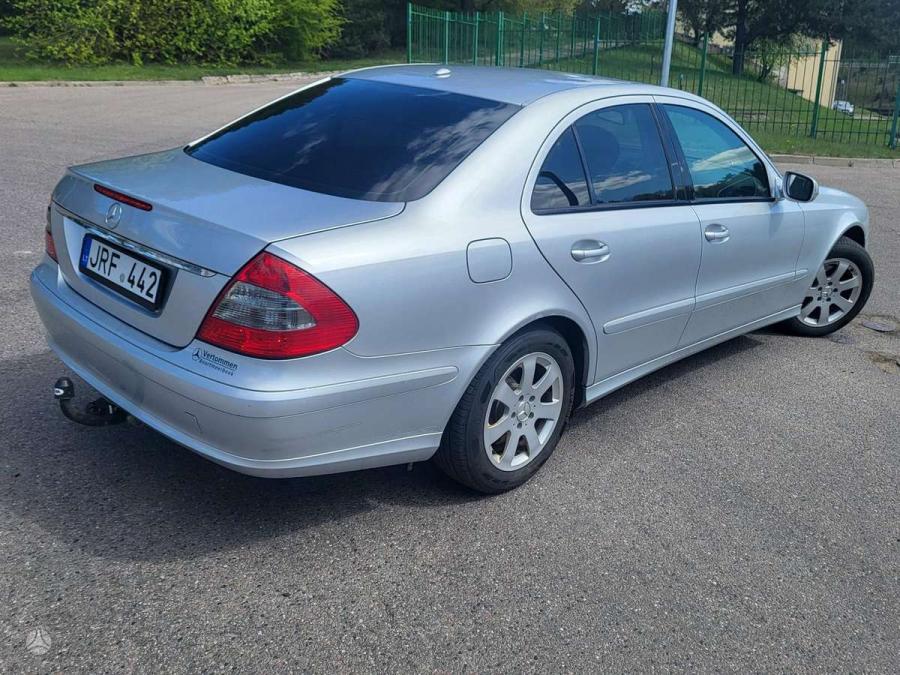 Серый Мерседес E 220 2006 в Вильнюс, объемом двигателя 2.15 л и пробегом 390 тыс. км за 4200 €, фото 5 на AUTOMOTO.COM.LV