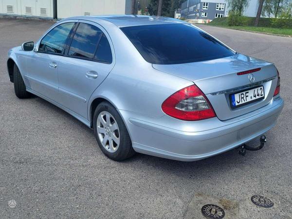 Серый Мерседес E 220 2006 в Вильнюс, объемом двигателя 2.15 л и пробегом 390 тыс. км за 4200 €, фото 6 на AUTOMOTO.COM.LV