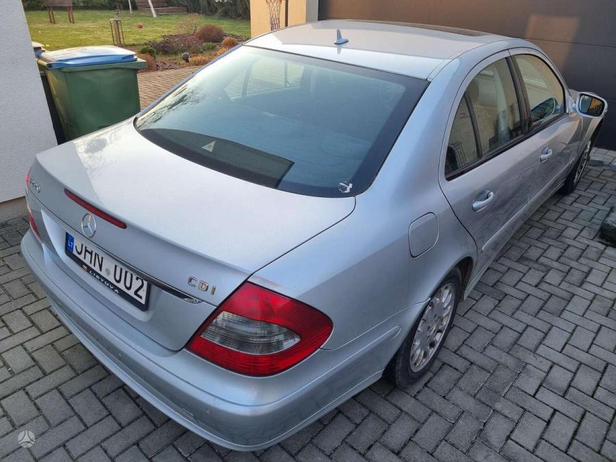 Pelēks Mercedes-Benz E 220 2007 Kauņa, ar dzinēja tilpumu 2.15 L un nobraukumu 366 tūkst. km par 3600 €, foto 4 vietnē AUTOMOTO.COM.LV