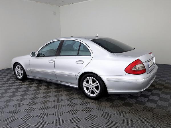 Pelēks Mercedes-Benz E 220 2007 Tallina, ar dzinēja tilpumu 2.10 L un nobraukumu 336 tūkst. km par 1999 €, foto 5 vietnē AUTOMOTO.COM.LV