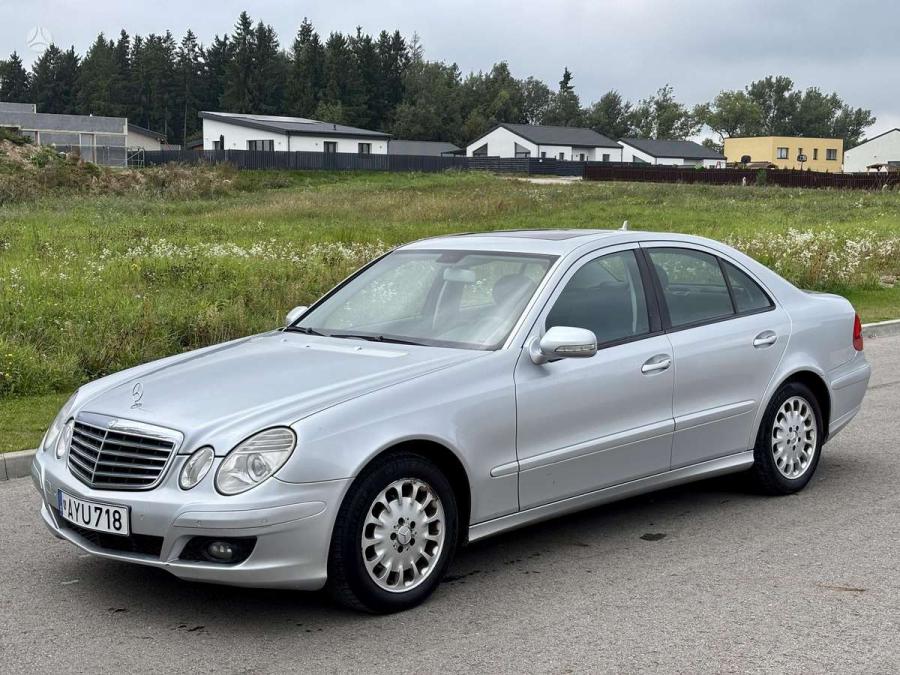 Grey Mercedes-Benz E 220 2007 in Vilnius, with an engine capacity of 2.15 L and mileage of 366 thousand km for 3300 €, photo 1 on AUTOMOTO.COM.LV