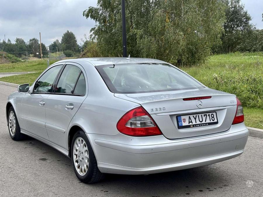 Grey Mercedes-Benz E 220 2007 in Vilnius, with an engine capacity of 2.15 L and mileage of 366 thousand km for 3300 €, photo 4 on AUTOMOTO.COM.LV