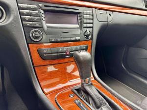 Grey Mercedes-Benz E 220 2007 in Vilnius, with an engine capacity of 2.15 L and mileage of 366 thousand km for 3300 €, photo 14 on AUTOMOTO.COM.LV