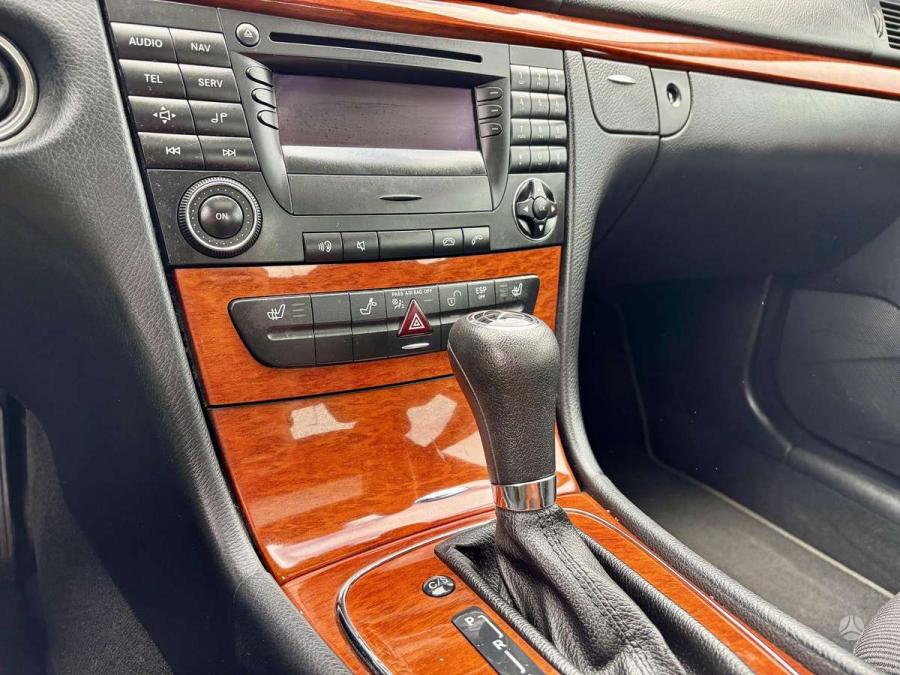 Grey Mercedes-Benz E 220 2007 in Vilnius, with an engine capacity of 2.15 L and mileage of 366 thousand km for 3300 €, photo 14 on AUTOMOTO.COM.LV