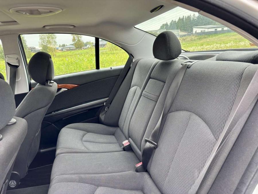 Grey Mercedes-Benz E 220 2007 in Vilnius, with an engine capacity of 2.15 L and mileage of 366 thousand km for 3300 €, photo 17 on AUTOMOTO.COM.LV