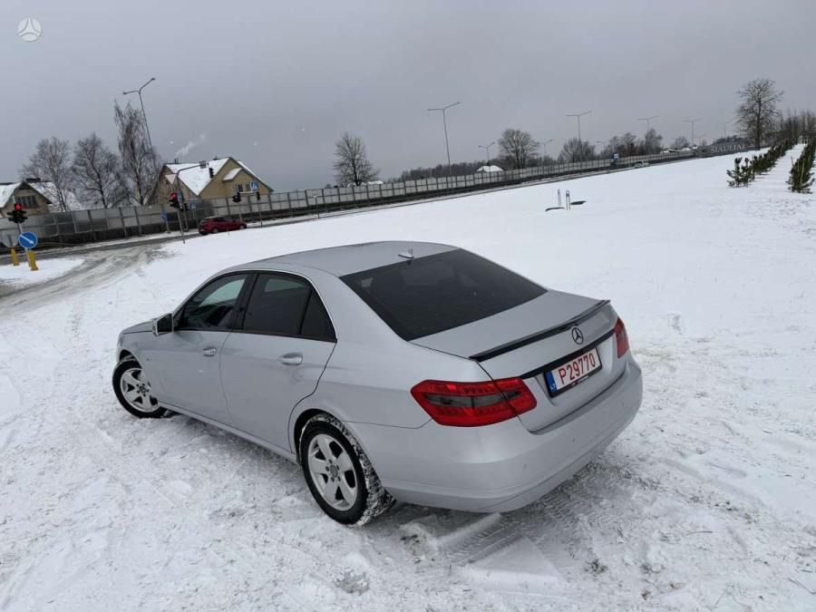 Серый Мерседес E 220 2009 в Шяуляй, объемом двигателя 2.14 л и пробегом 243 тыс. км за 5500 €, фото 9 на AUTOMOTO.COM.LV