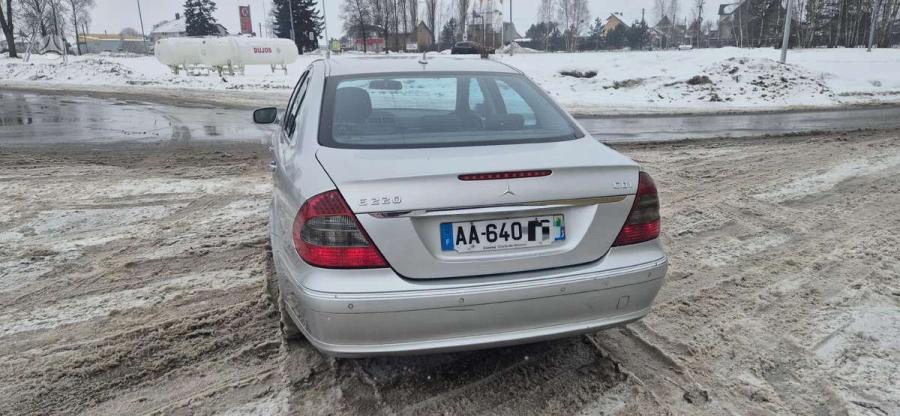 Pelēks Mercedes-Benz E 220 2009 Tauragė, ar dzinēja tilpumu 2.20 L un nobraukumu 360 tūkst. km par 2550 €, foto 6 vietnē AUTOMOTO.COM.LV