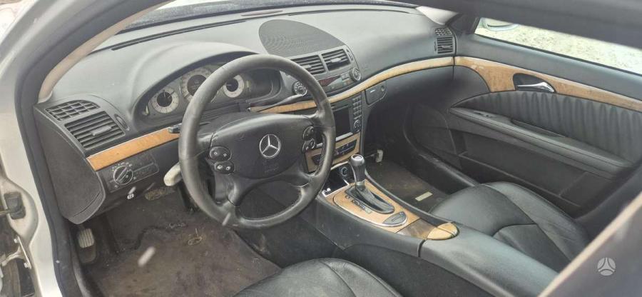 Pelēks Mercedes-Benz E 220 2009 Tauragė, ar dzinēja tilpumu 2.20 L un nobraukumu 360 tūkst. km par 2550 €, foto 13 vietnē AUTOMOTO.COM.LV